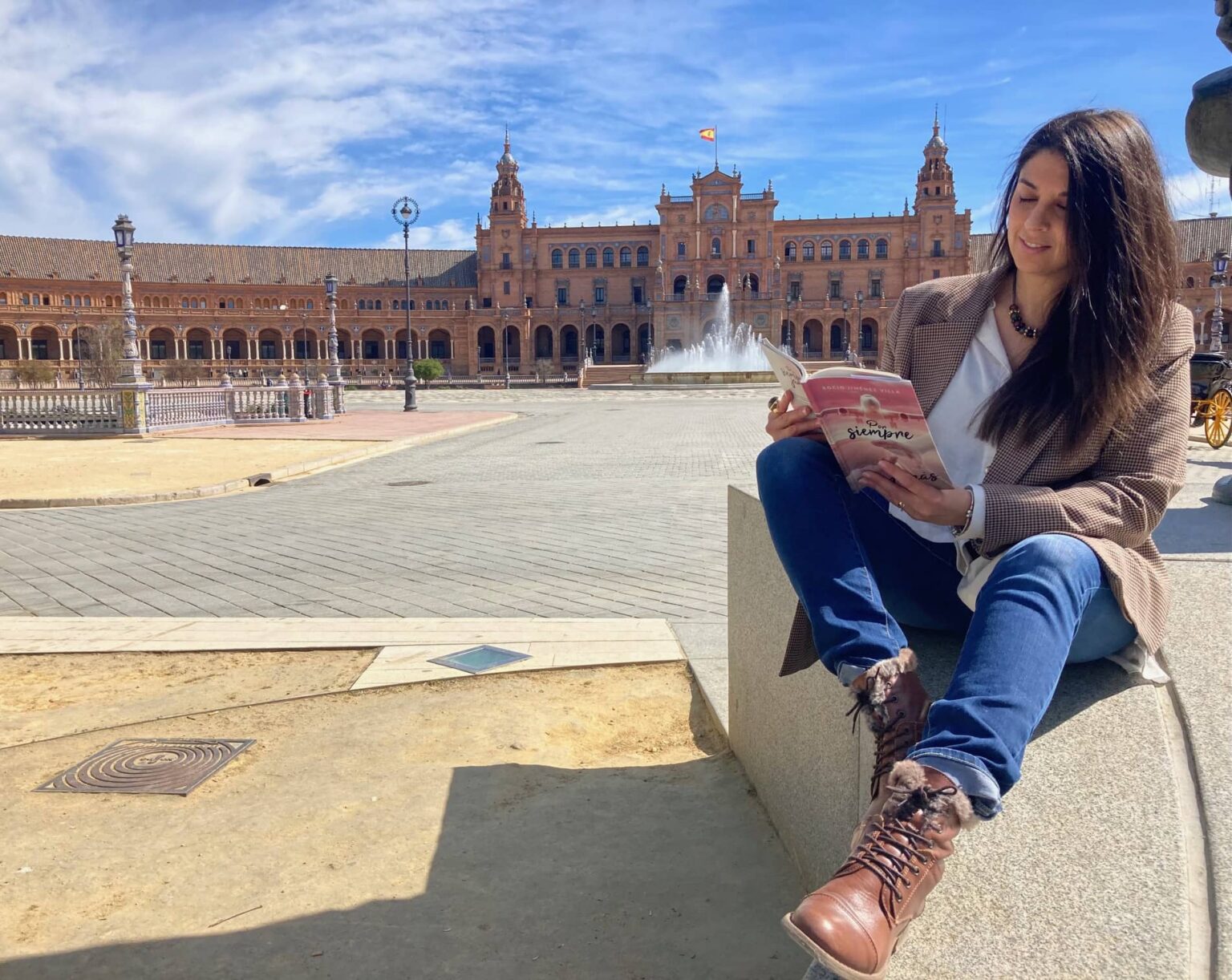 Conoce a Rocío Jiménez Villa, autora de la novela "Por siempre jamás ...